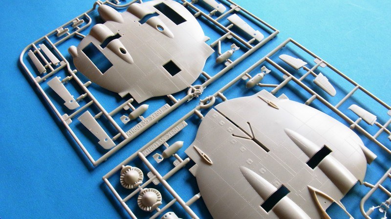 XF5U-1 "Flying Flapjack", Kitty Hawk Nr. KH80135 - Modellversium Kit-Ecke